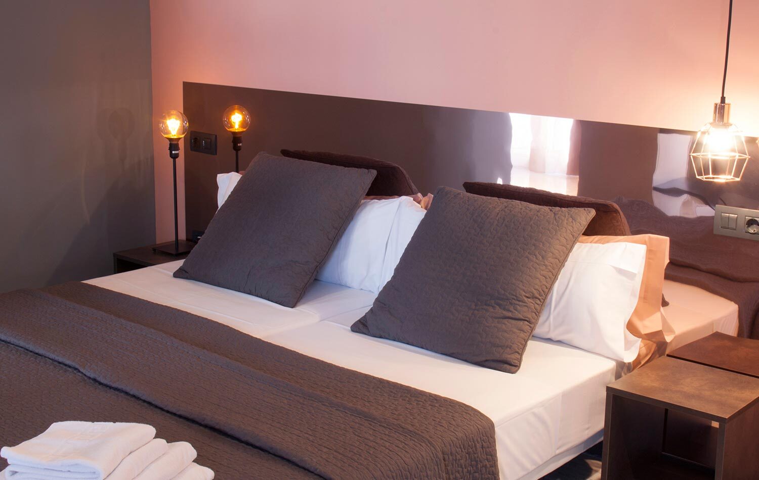 Habitación Clásica con Balcón | Be Mate