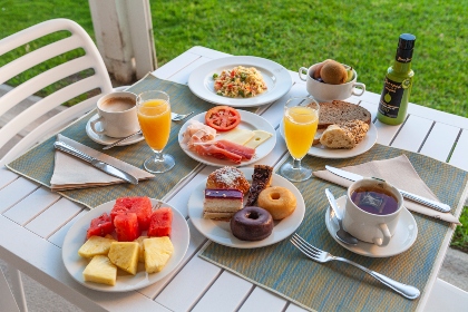 Le Invitamos a Desayunar | HACE